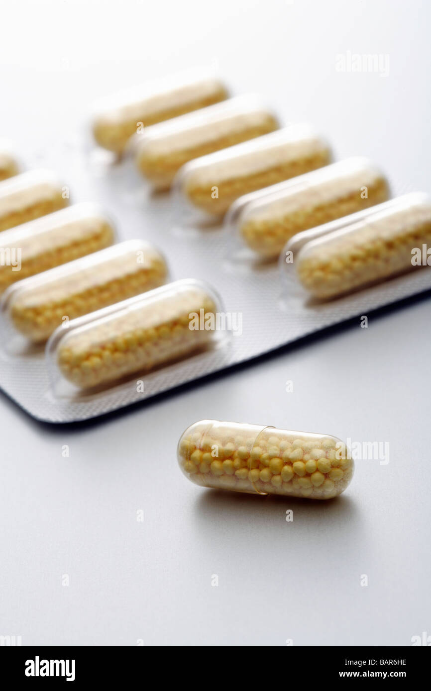 Tabletten auf neutralem Untergrund Tablets on neutral underground Stock ...
