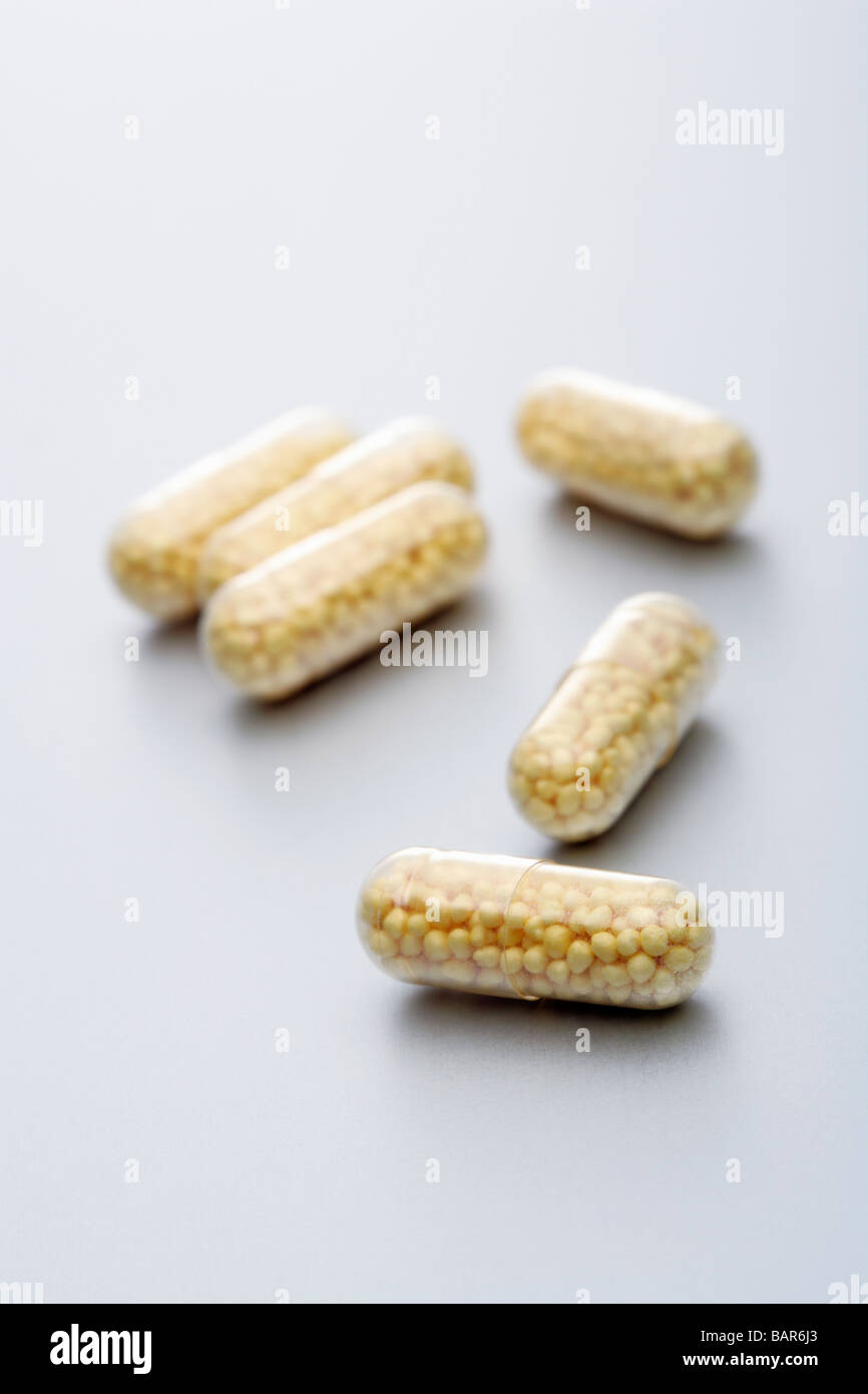 Tabletten auf neutralem Untergrund Tablets on neutral underground Stock ...