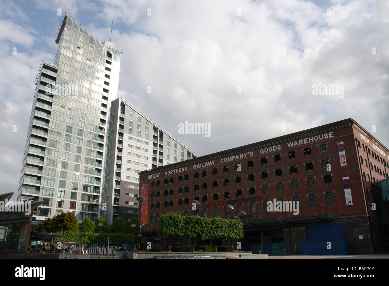 Old warehouse manchester england hi-res stock photography and images ...