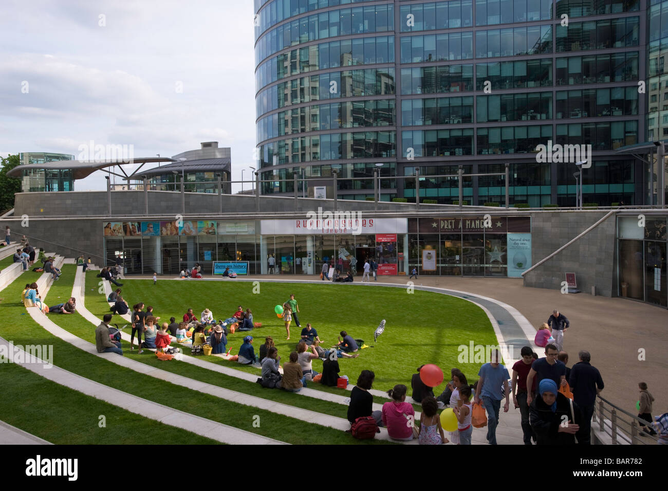 Commercial and residential development in Sheldon square, Paddington ...