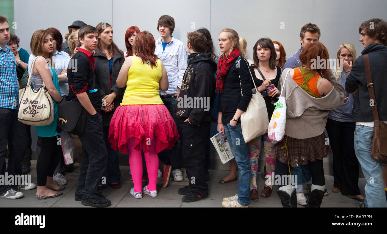 Teen waiting queue hi-res stock photography and images - Alamy