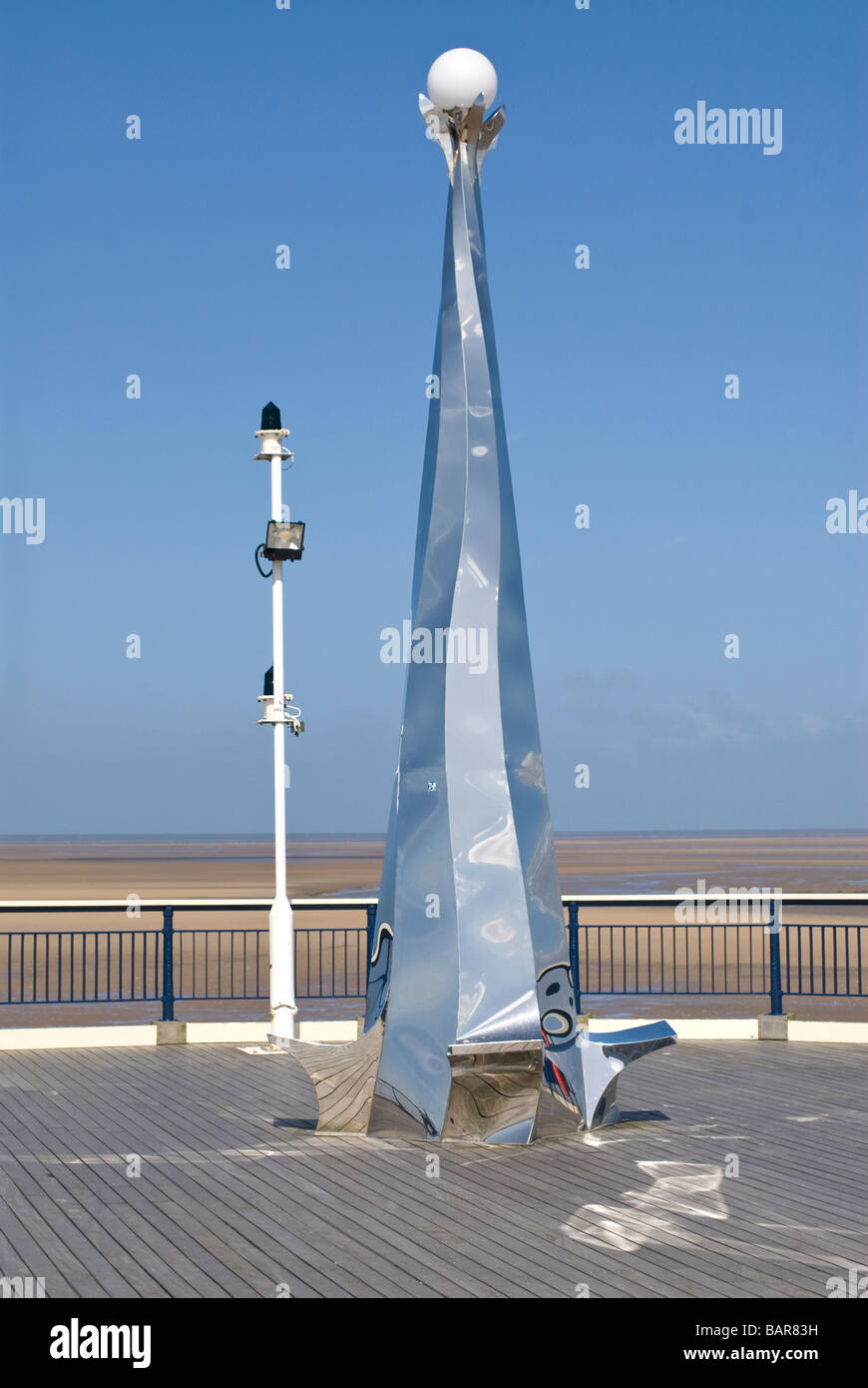 Pier sculpture hi-res stock photography and images - Alamy