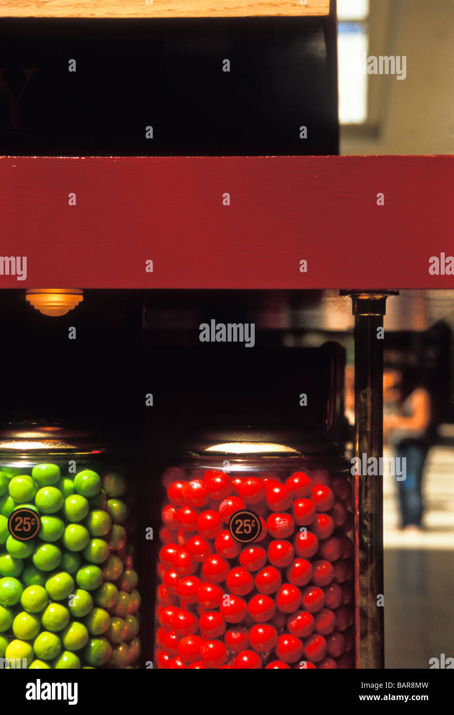Old fashioned gumball machine hi-res stock photography and images - Alamy