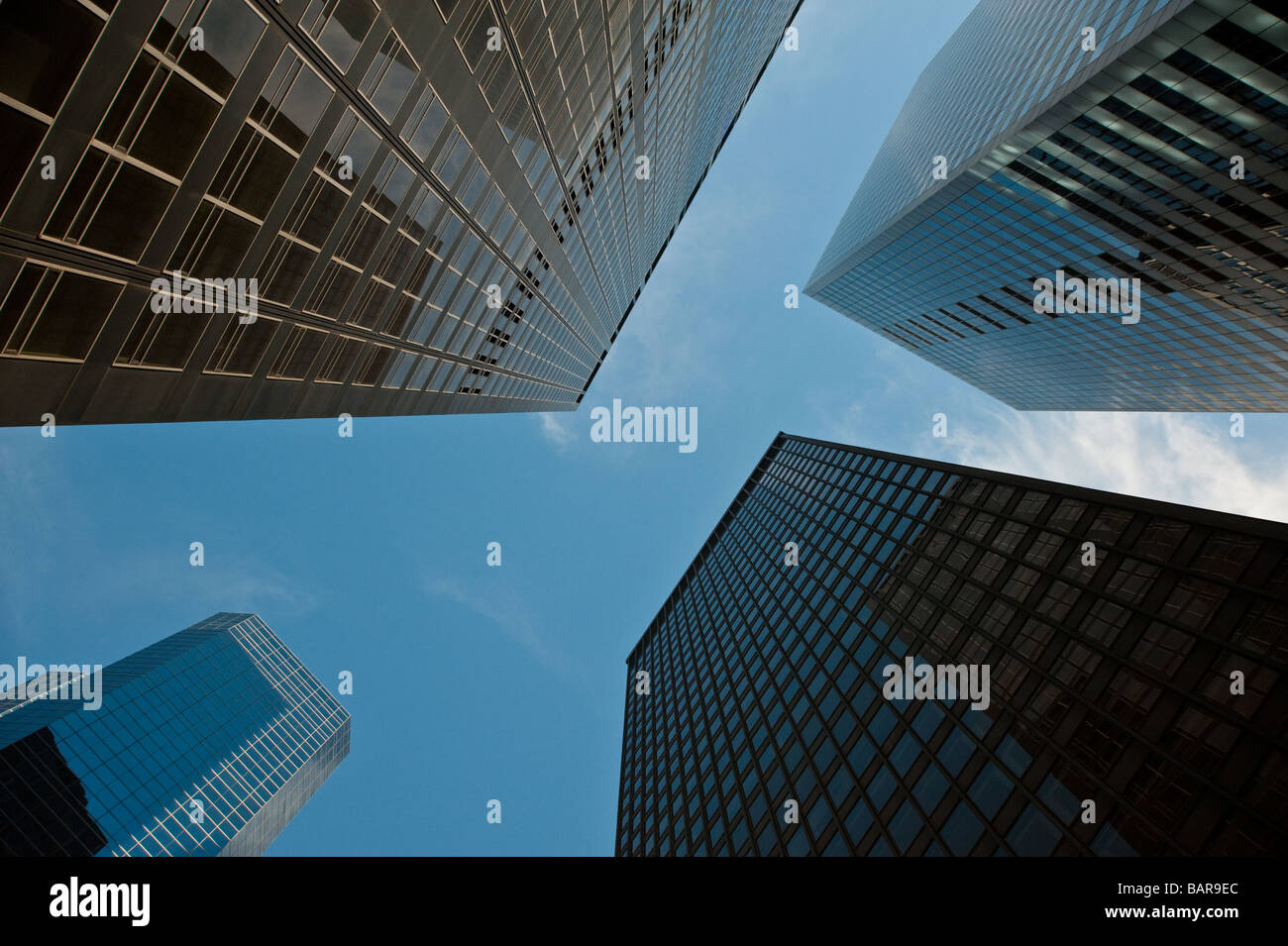 Skyscrapers and city s modern sky hi-res stock photography and images ...