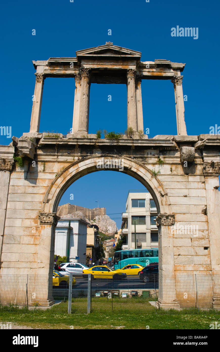 Hadrians arch and athens city centre hi-res stock photography and ...