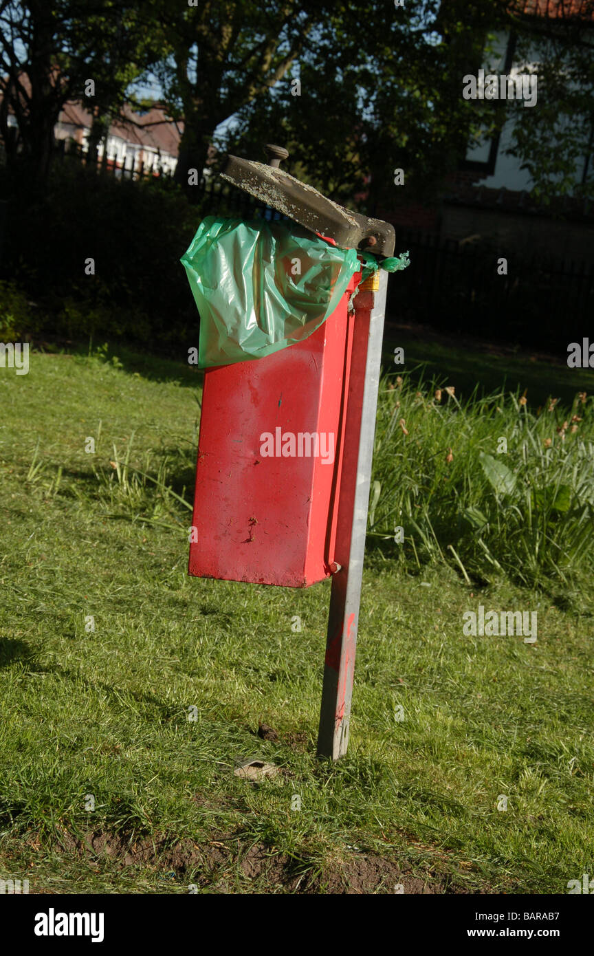 A litter bin in Montrose Pk, Burnt Oak, Barnett, London, England Stock ...