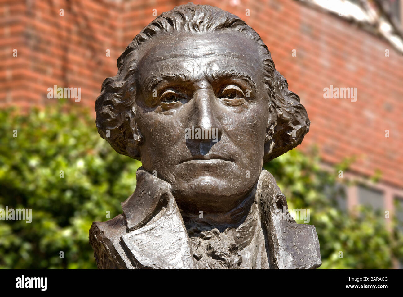 Bust statue hi-res stock photography and images - Alamy