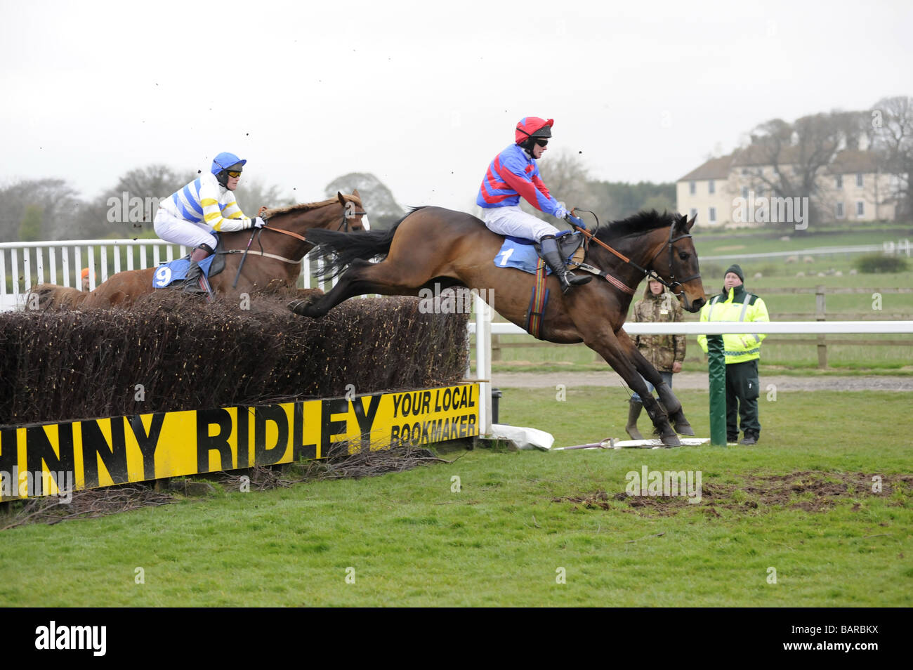 Horse racing races jumping jumps hi-res stock photography and images ...