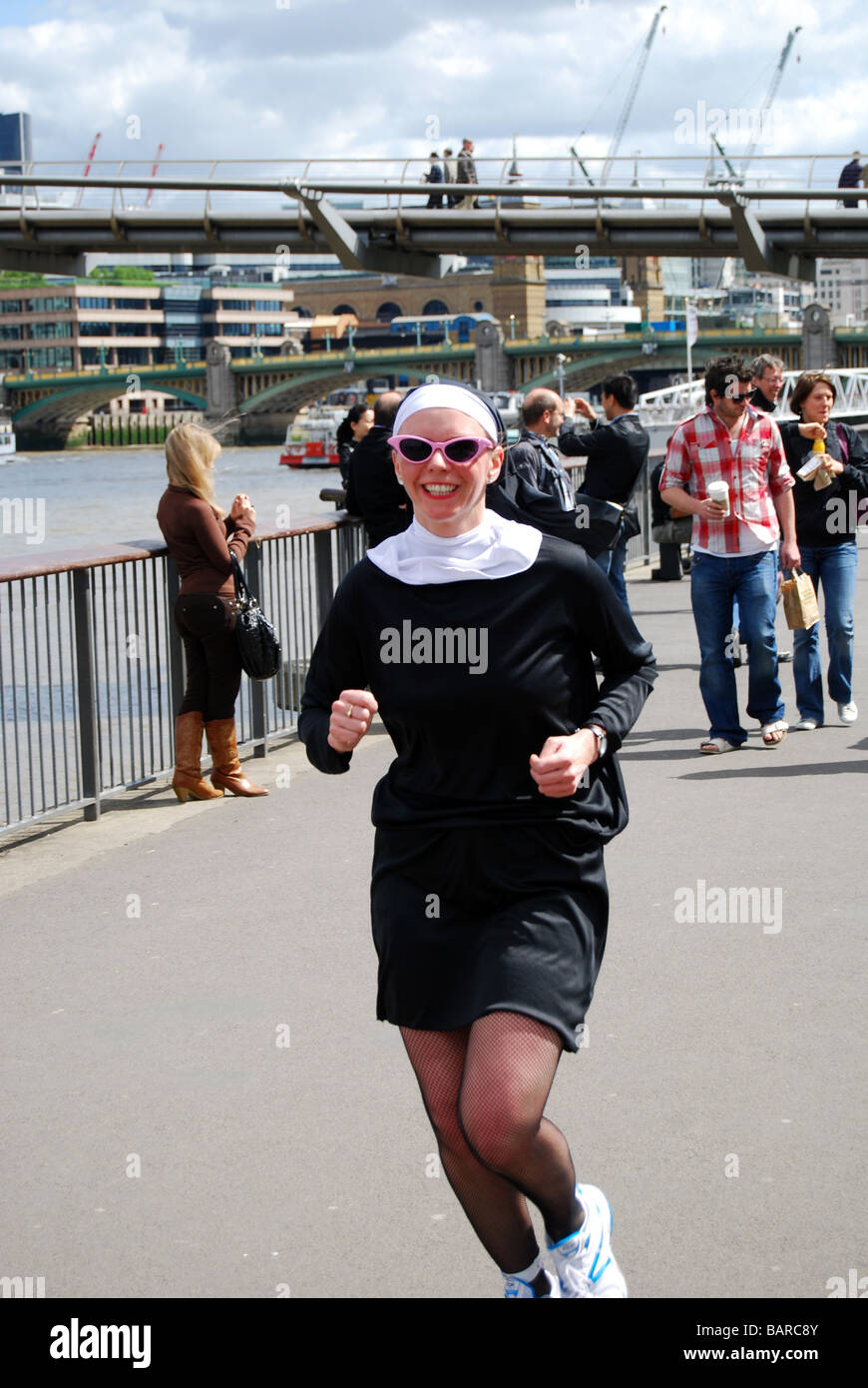 Nun clothes hi-res stock photography and images - Alamy