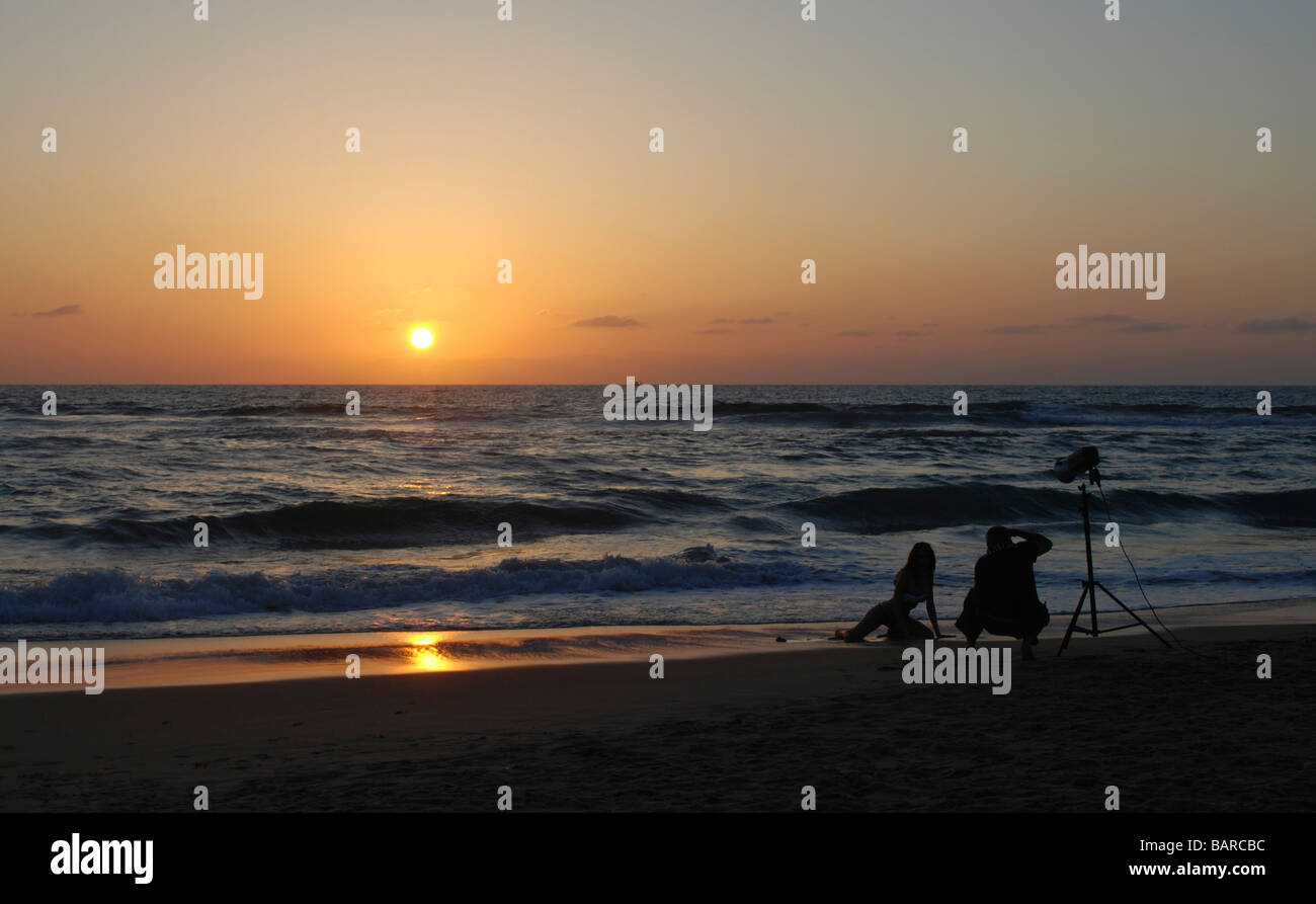 Photographer model on beach hi-res stock photography and images - Alamy