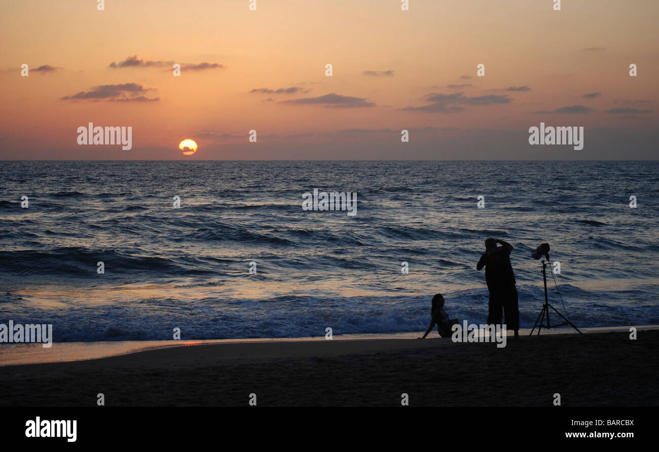 Photographer model on beach hi-res stock photography and images - Alamy