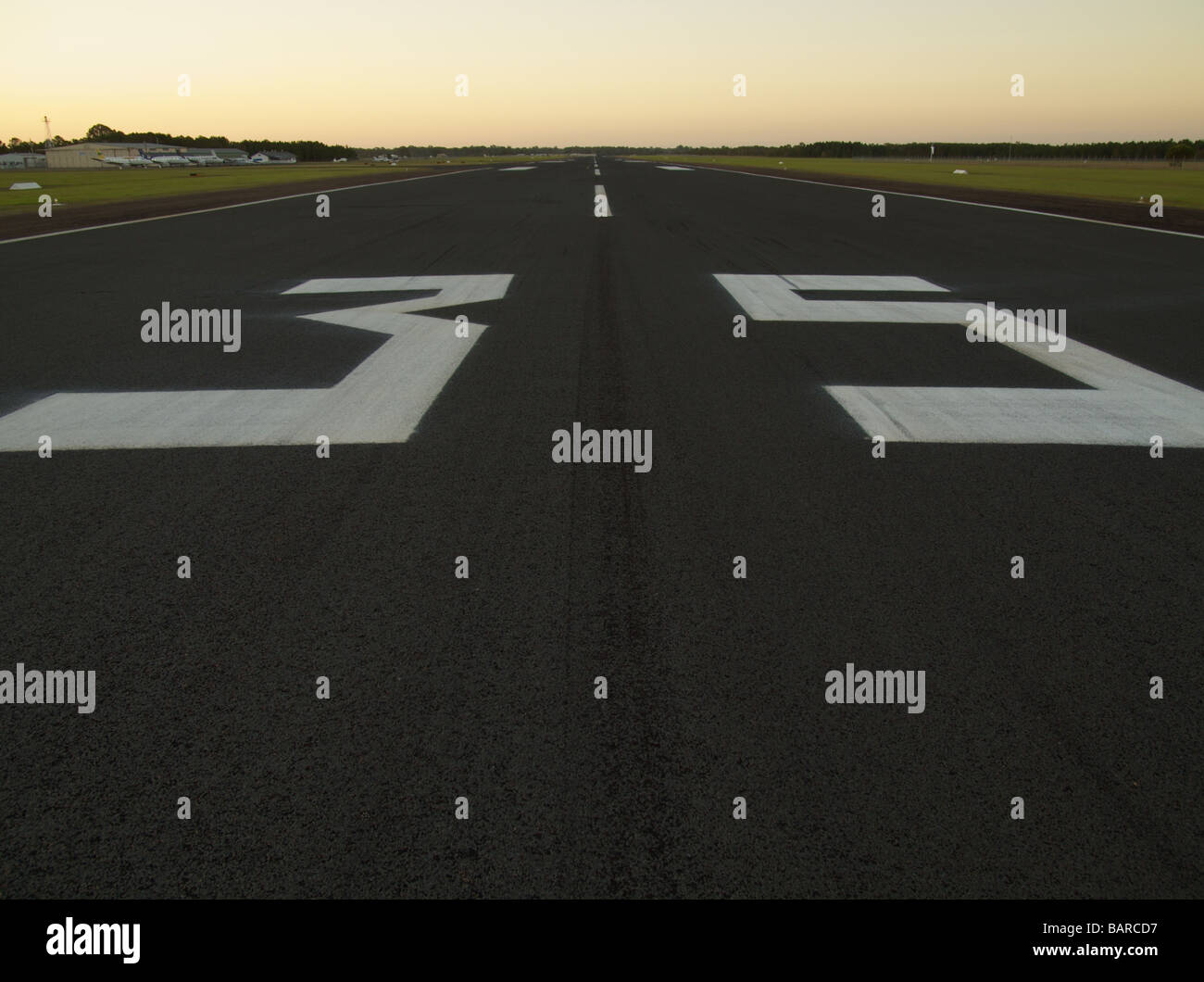 Runway threshold hi-res stock photography and images - Alamy