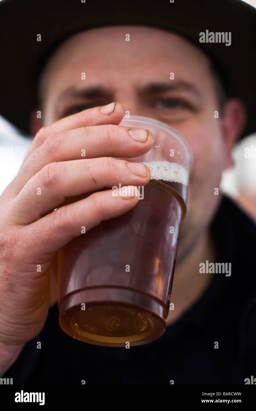 Drinking pint of beer uk hi-res stock photography and images - Alamy