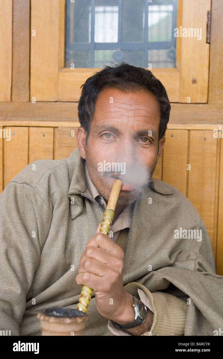Hookah smoking hi-res stock photography and images - Alamy