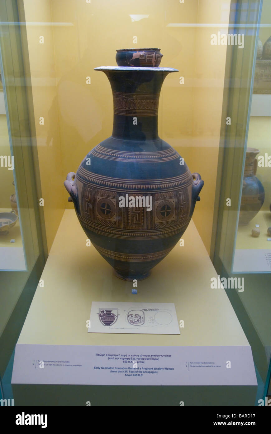 Geometric cremation burial of a pregnant woman from 850 BC in Stoa of ...