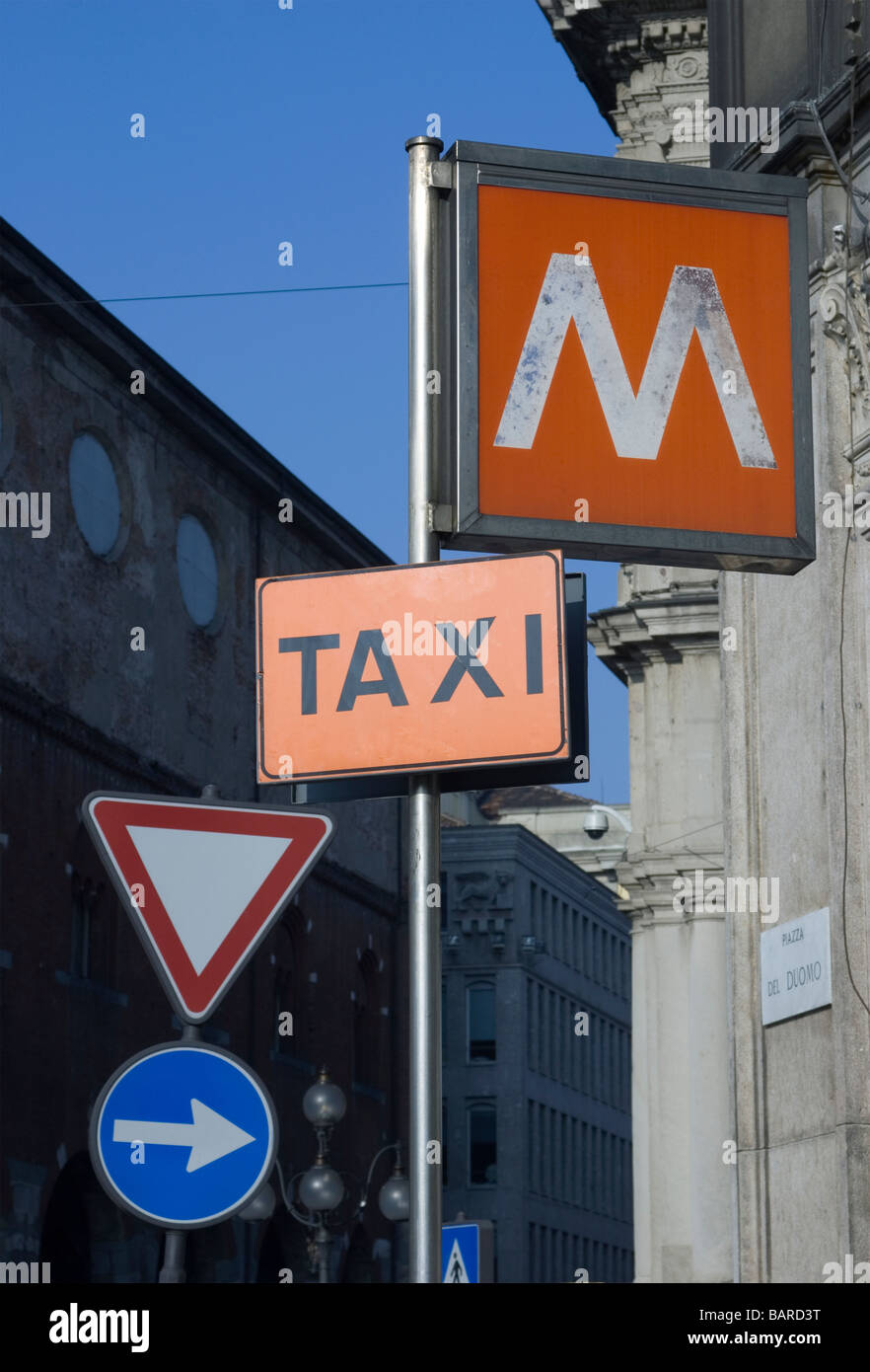 Road traffic signs in italy hi-res stock photography and images - Alamy