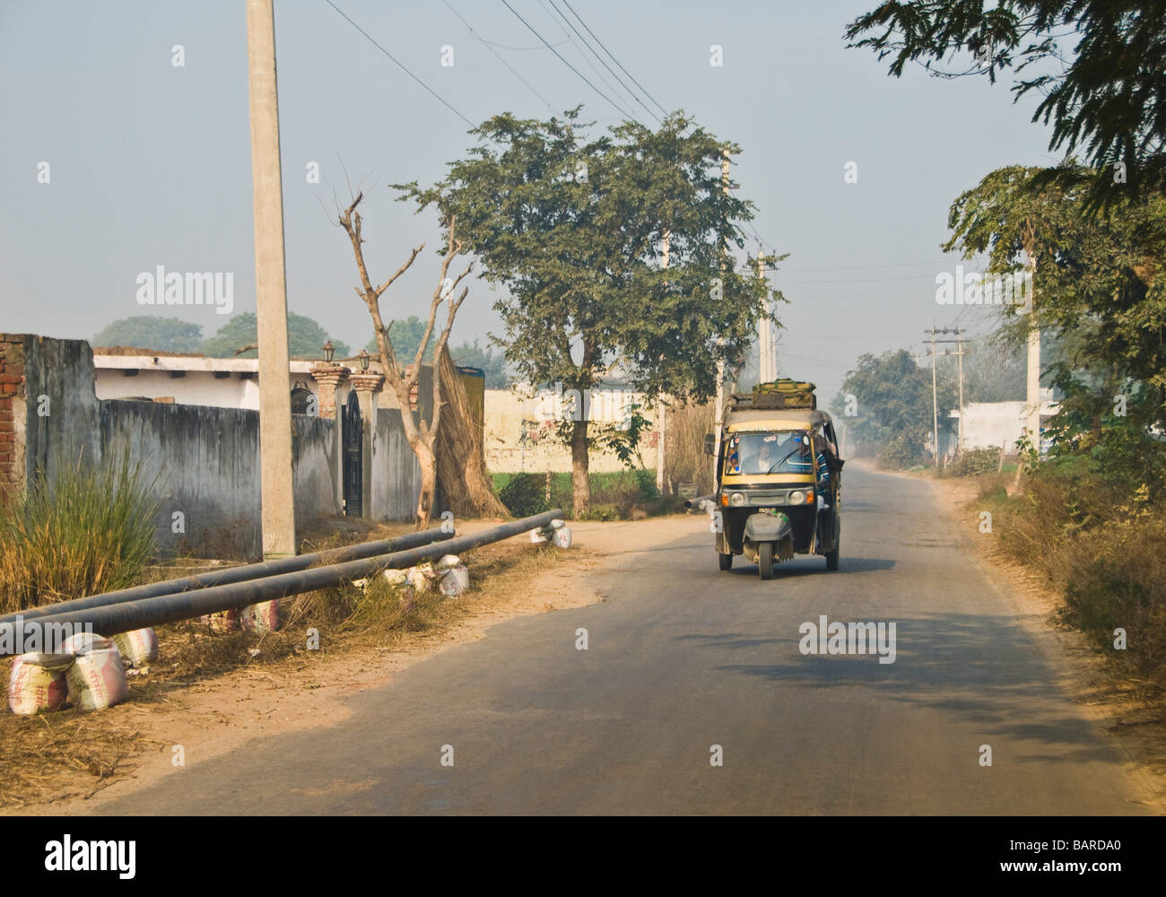 Auto rickshaw on road hi-res stock photography and images - Alamy