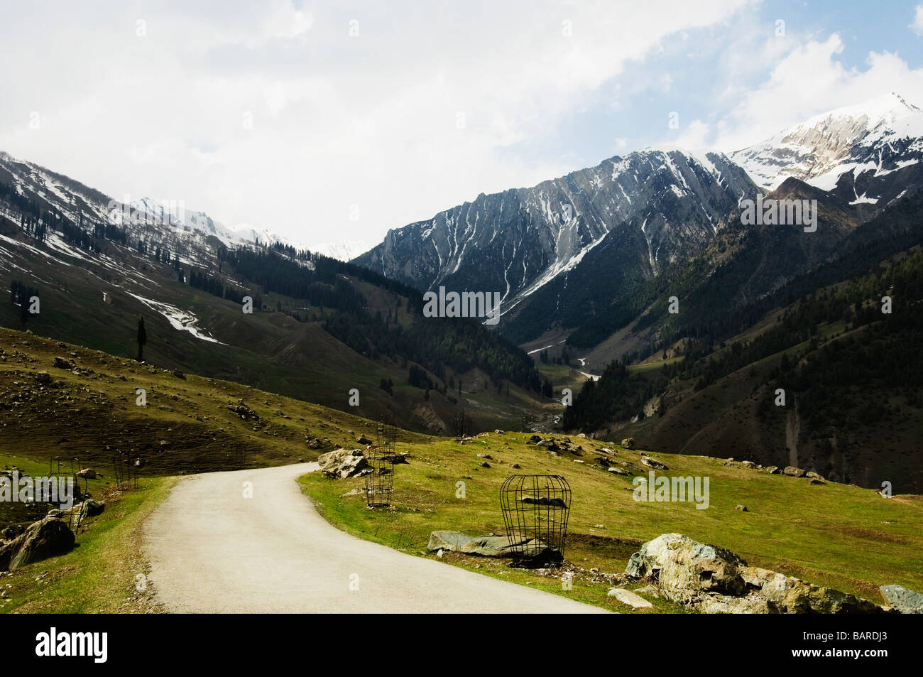 Road sonmarg kashmir india hi-res stock photography and images - Alamy