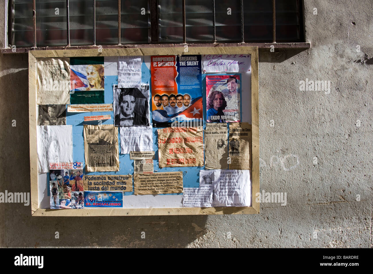 Community noticeboard notice board hi-res stock photography and images ...