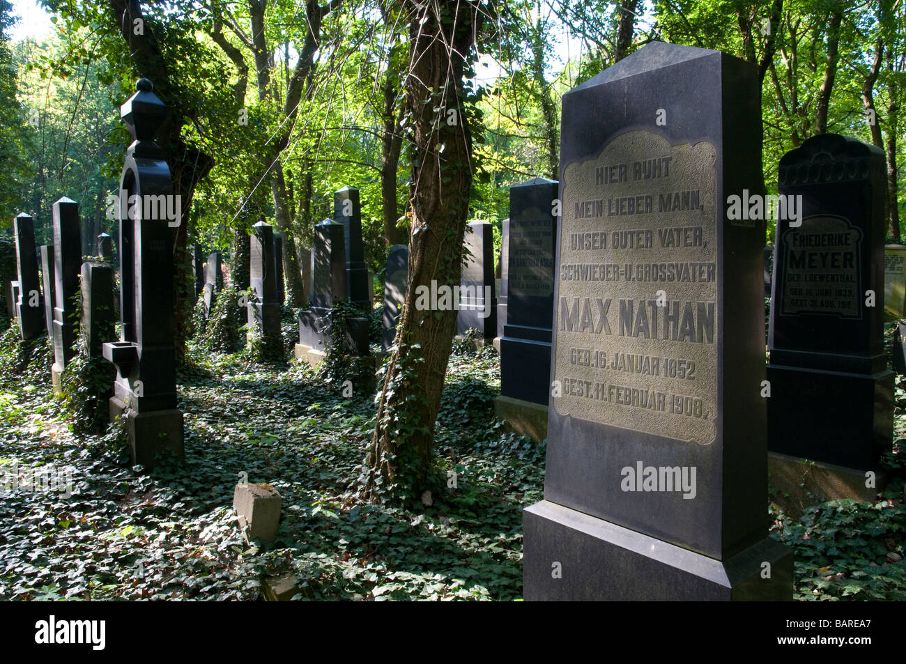 Berlin cemetery hi-res stock photography and images - Alamy