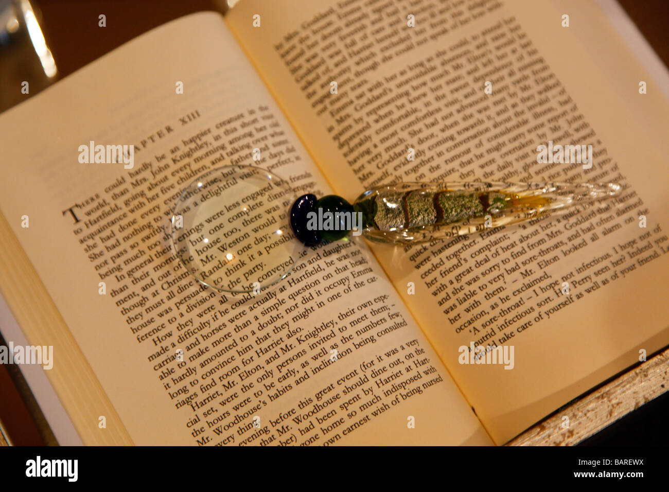 Reading text book hi-res stock photography and images - Alamy