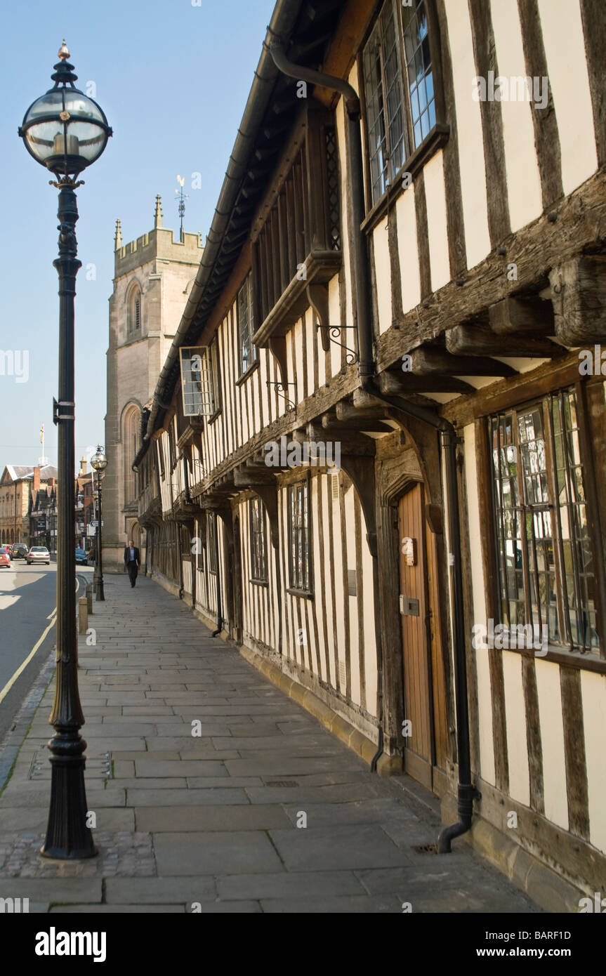 Tudor overhang hi-res stock photography and images - Alamy