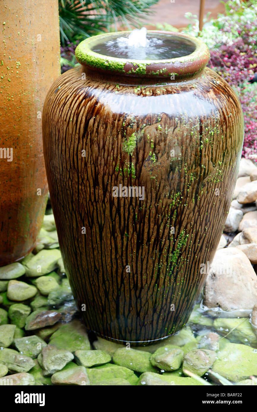 Garden water feature algae hi-res stock photography and images - Alamy