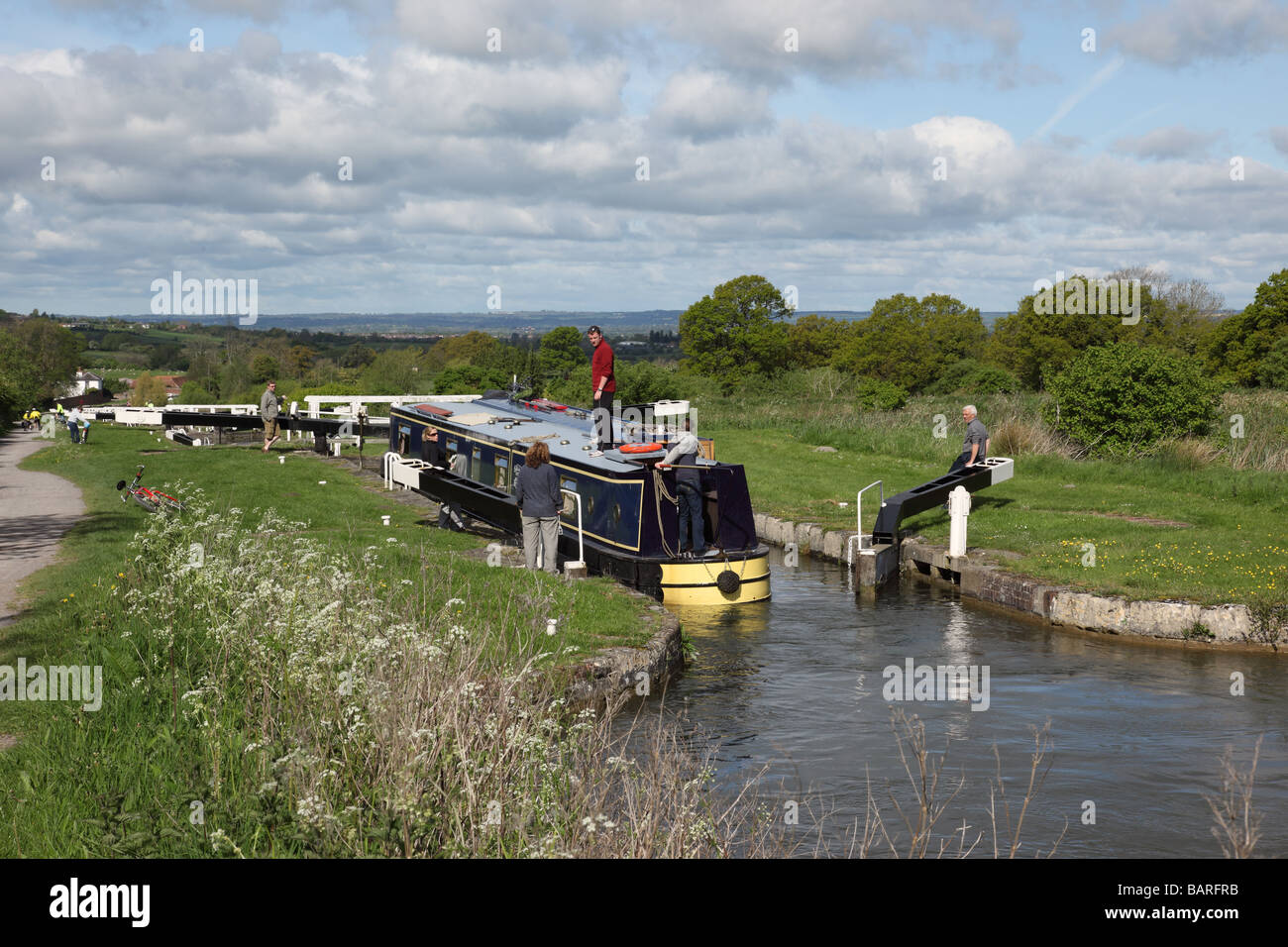 Uk canal locks hi-res stock photography and images - Alamy