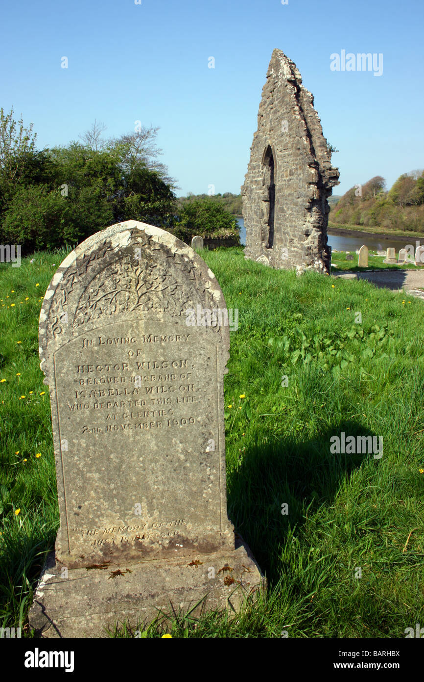 Old fashioned headstone hi-res stock photography and images - Alamy