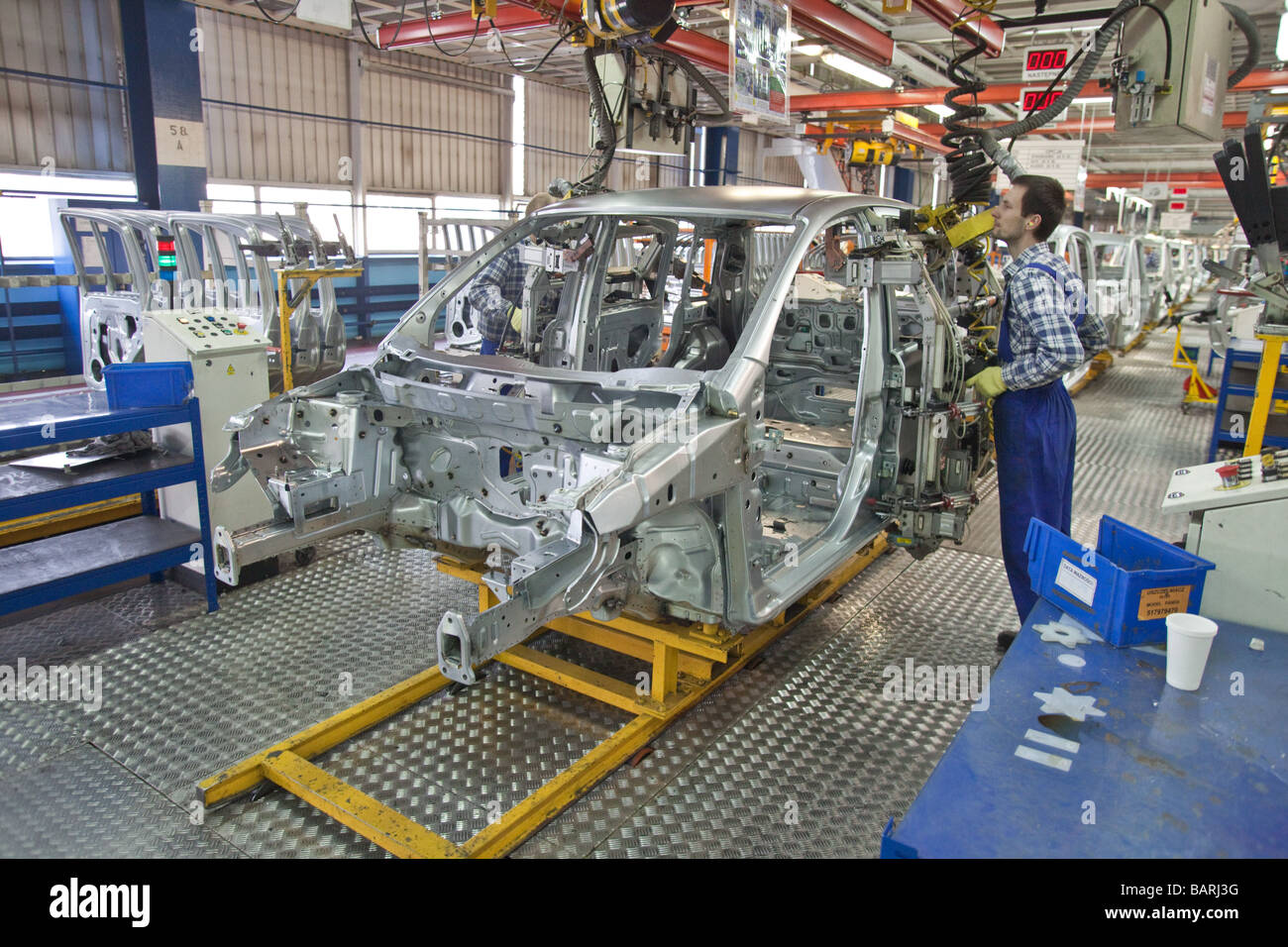 Fiat Panda and Fiat 500 production line in factory, Tychy, Poland Stock ...