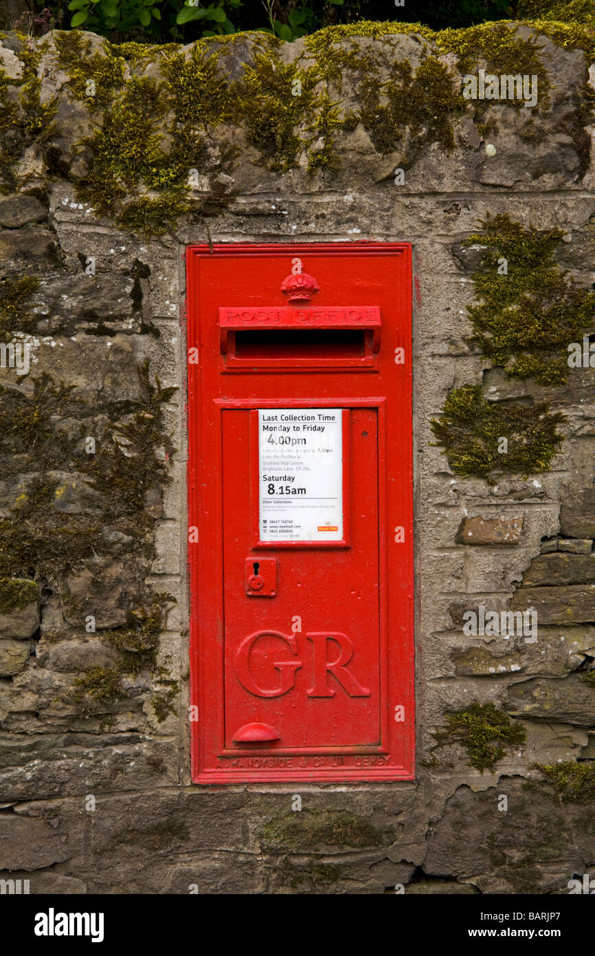 Royal mail post box gr hi-res stock photography and images - Alamy