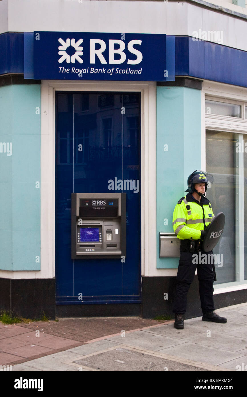 Police officer uk hi-res stock photography and images - Alamy