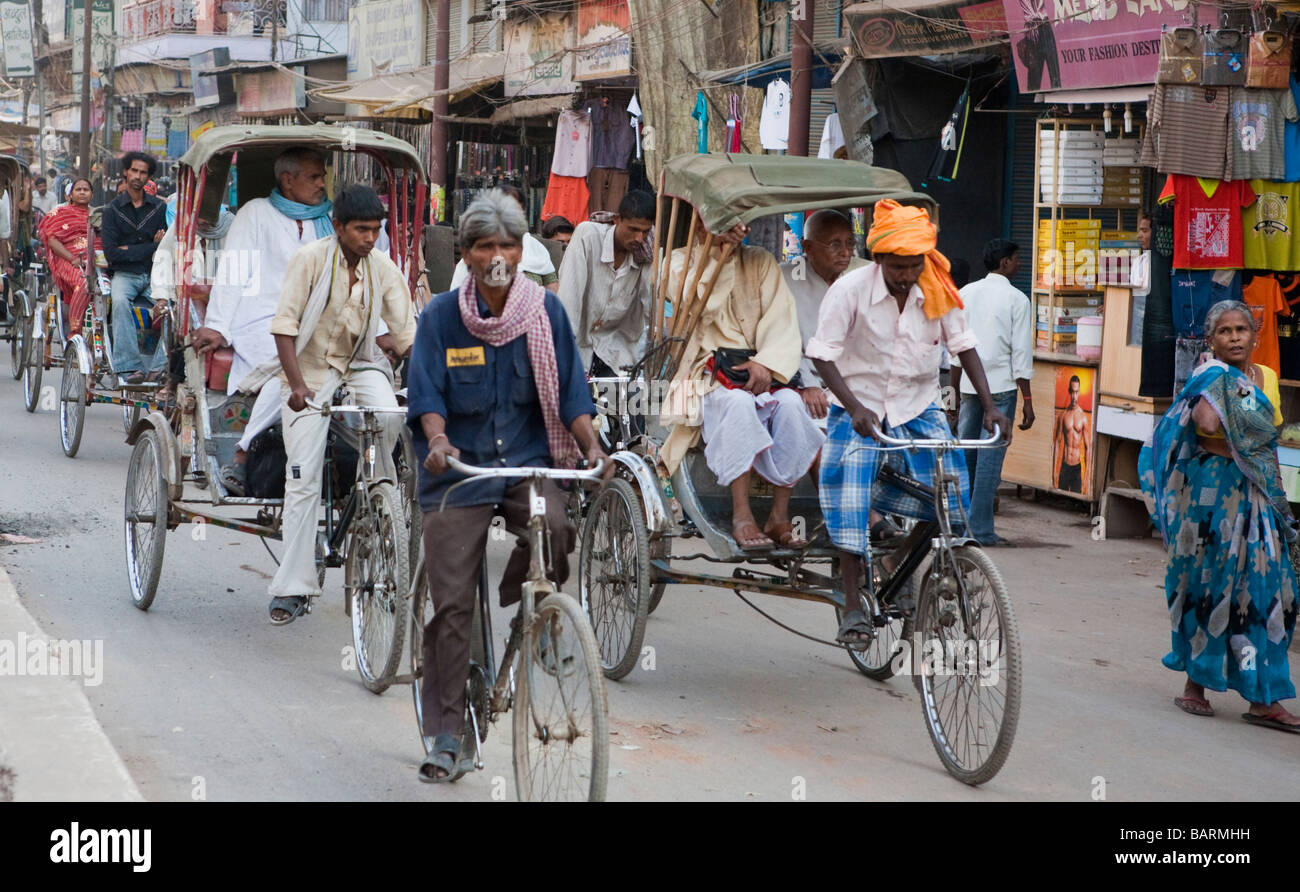 India street cycle bicycle rickshaw hi-res stock photography and images ...