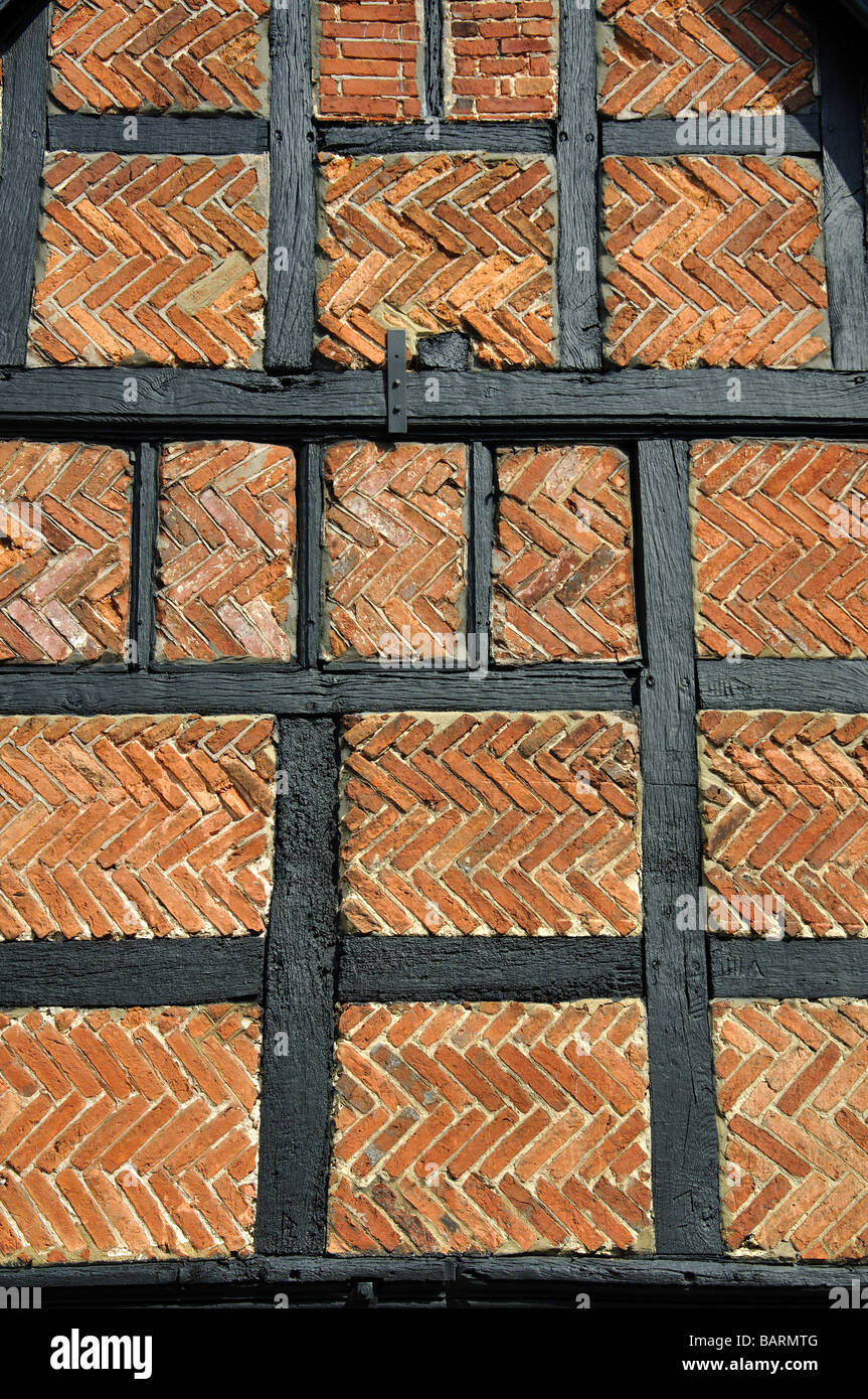 Old english brickwork hi-res stock photography and images - Alamy