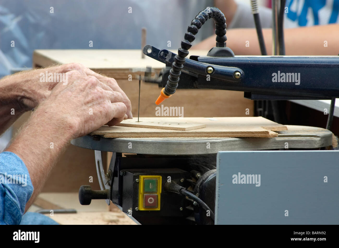 man sawing wood Stock Photo - Alamy