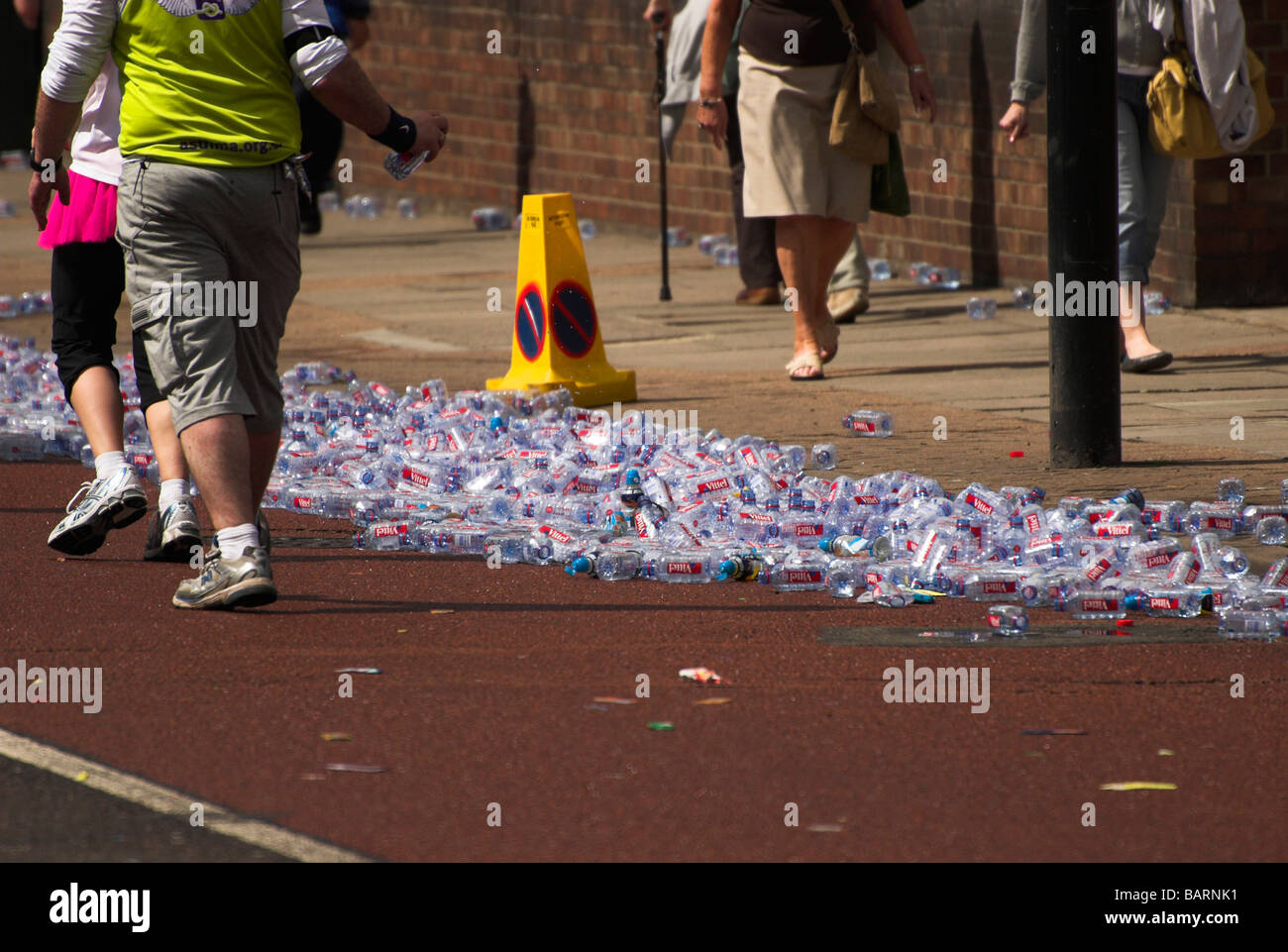 Discarded drinks bottles - London Marathon 2009 Stock Photo - Alamy