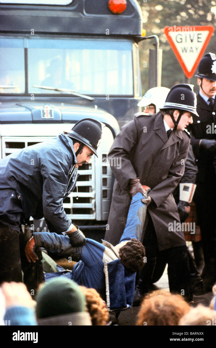 Greenham common woman protest hi-res stock photography and images - Alamy