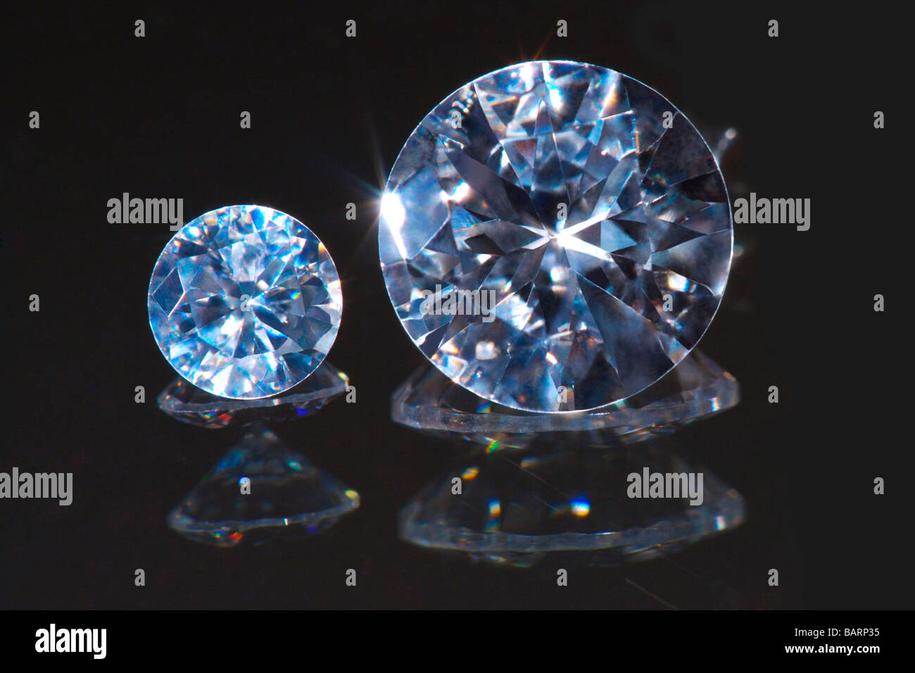 Diamond reflected on black surface Stock Photo - Alamy