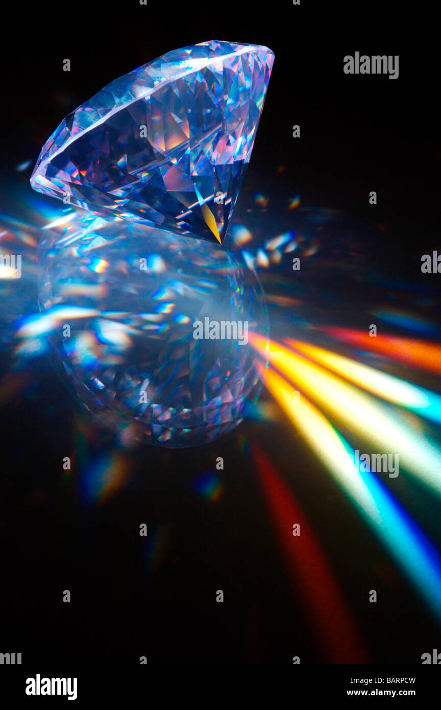 Diamond emitting light spectrum close up Stock Photo - Alamy