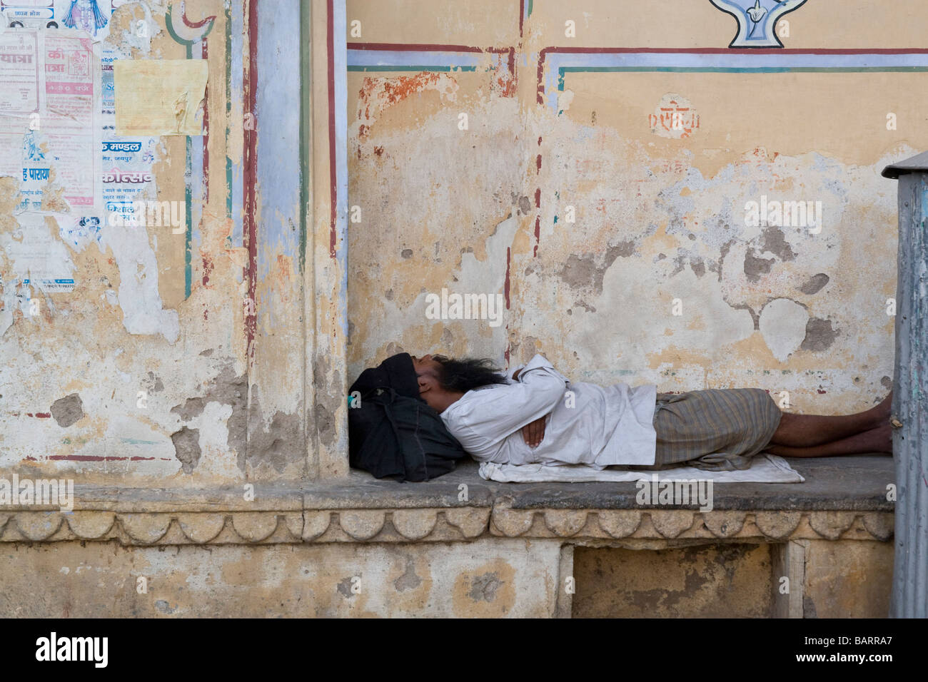 Homeless indian hi-res stock photography and images - Alamy