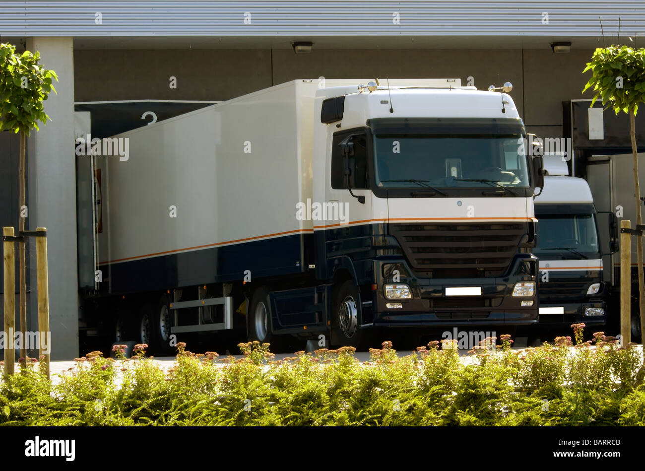 big truck at loading dock Stock Photo - Alamy