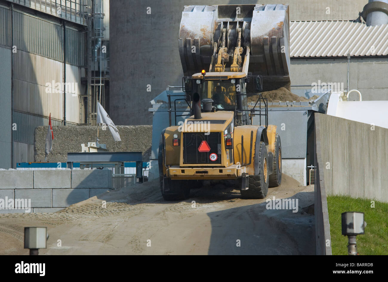 A bulldozer in action Stock Photo - Alamy