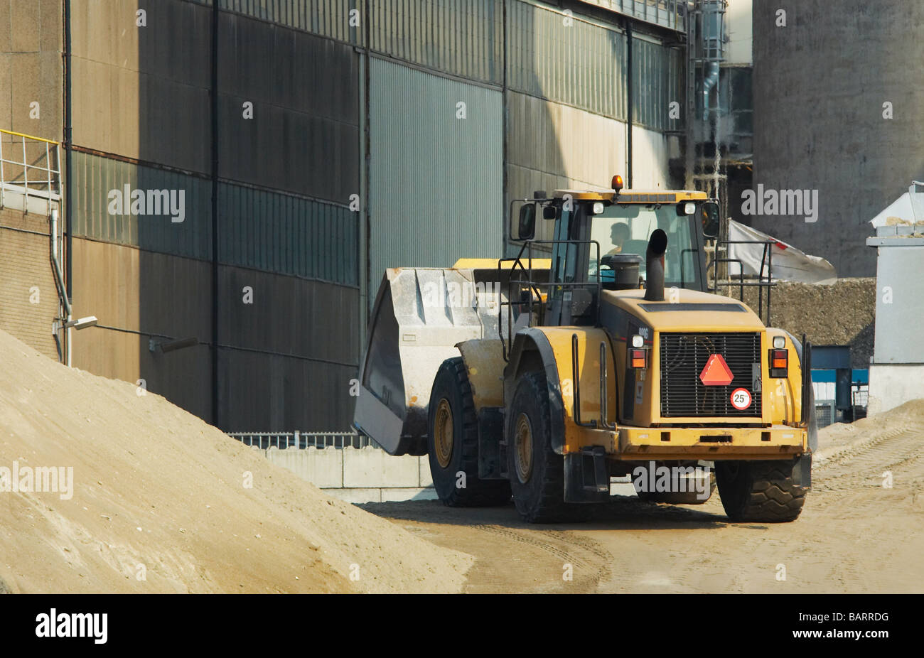 A bulldozer in action Stock Photo - Alamy