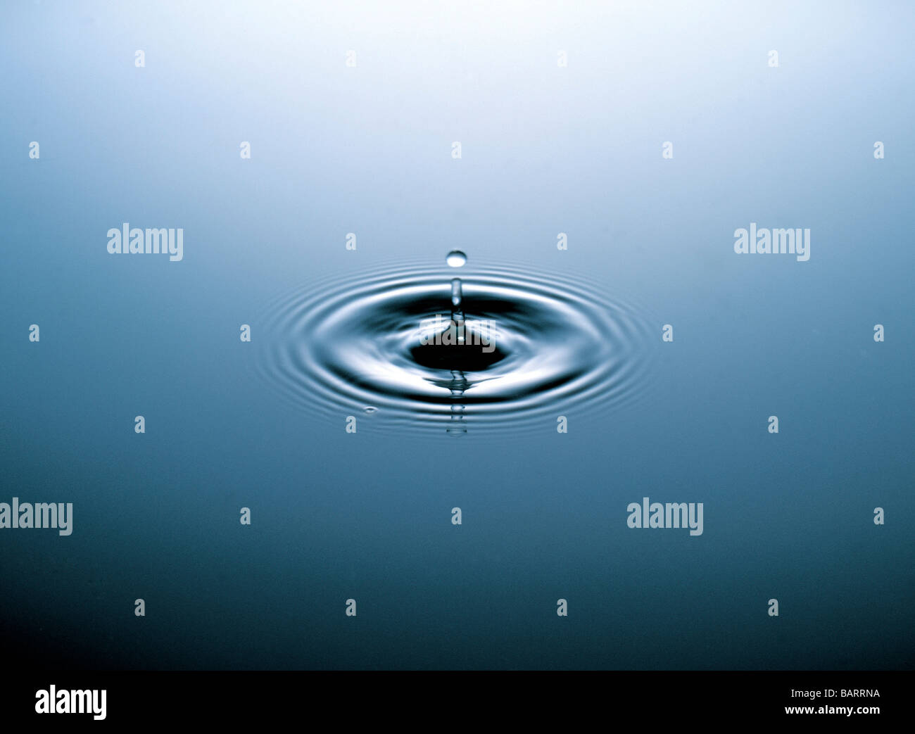 Water drop hitting pool of water Stock Photo - Alamy