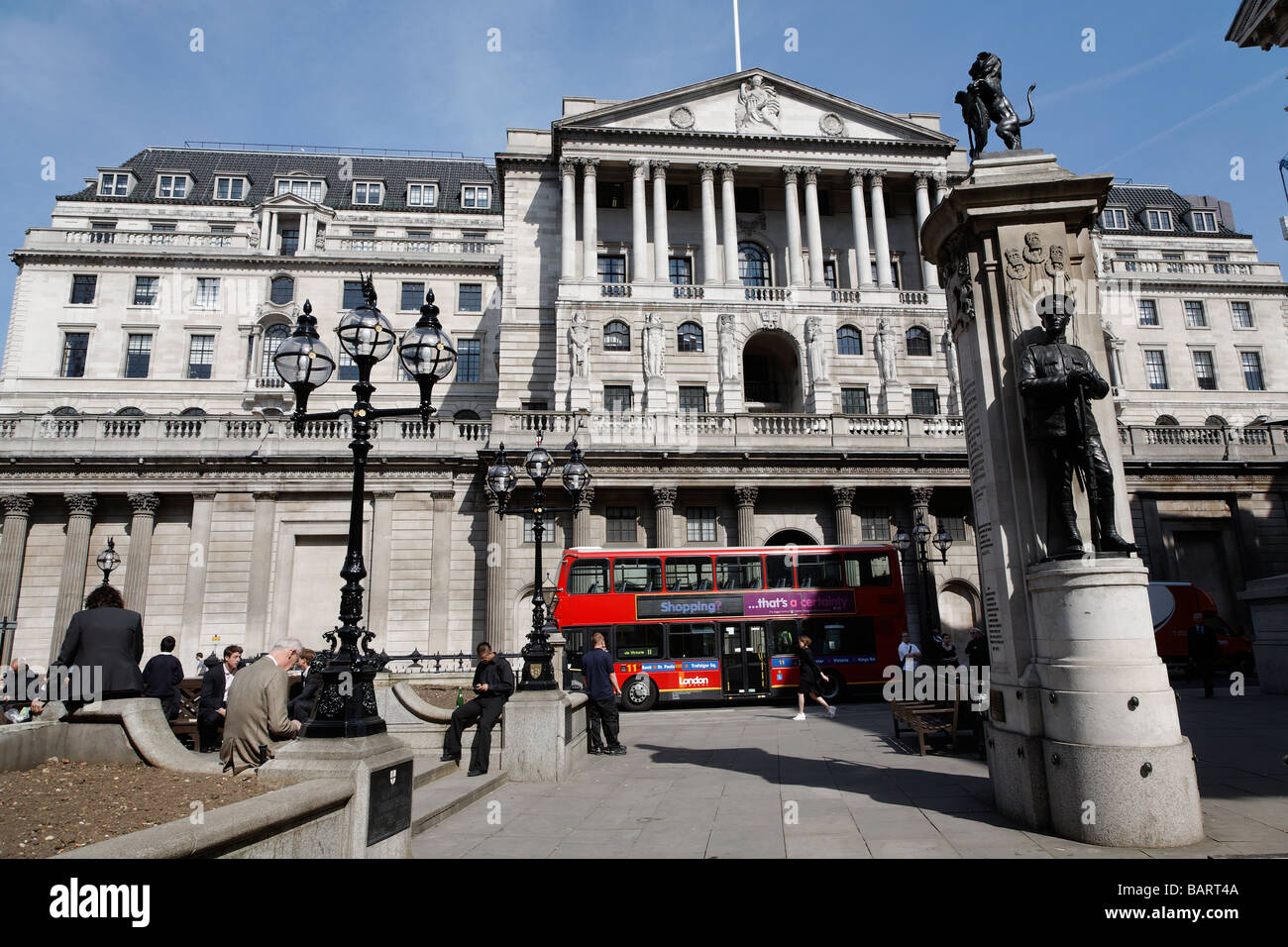 Threadneedle street london hi-res stock photography and images - Alamy