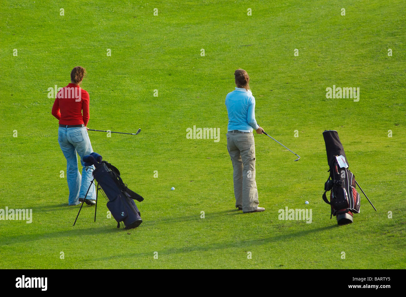 people playing golf Stock Photo - Alamy