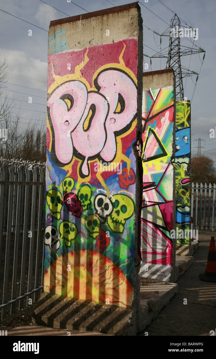 Berlin Wall With Graffiti Stock Photos & Berlin Wall With Graffiti ...