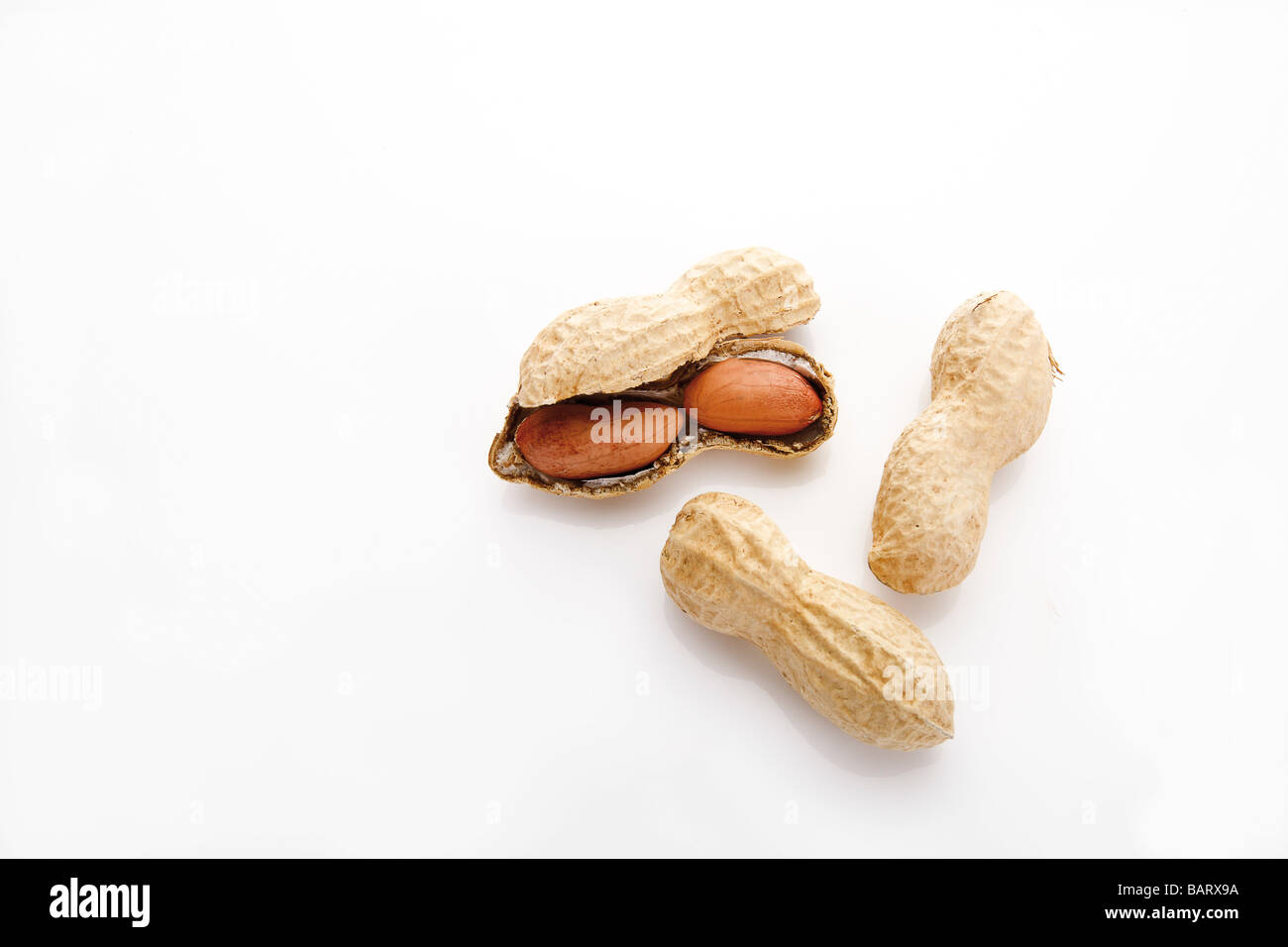 Peanuts with and without shell hi-res stock photography and images - Alamy