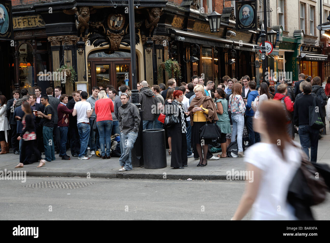 Crowds of people outside the Salisbury pub St. Martins Lane, Leicester ...