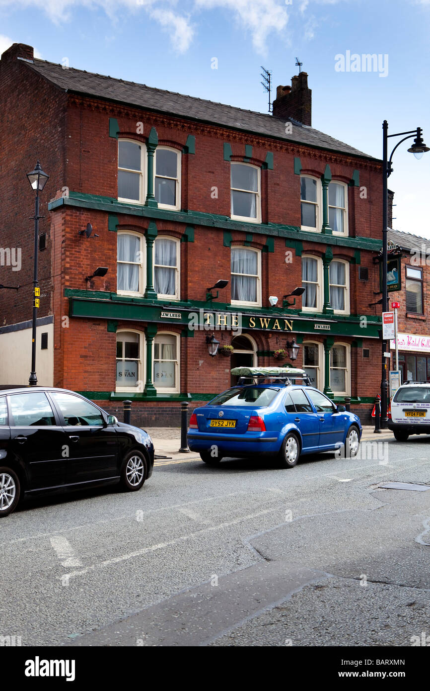 Swan Inn High Resolution Stock Photography and Images - Alamy
